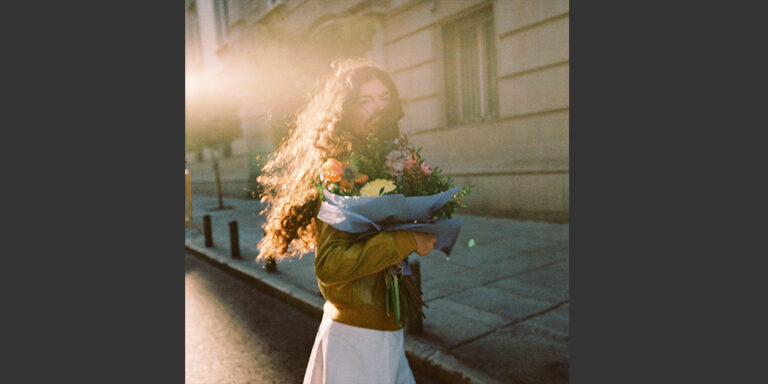 BEGUT deslumbra con 'Tu Banda Favorita', un abrazo en una tarde otoñal.